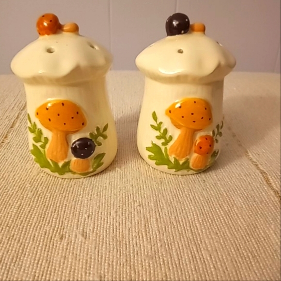 Sears | Kitchen | Vintage Mushroom Salt And Pepper Shakers | Poshmark